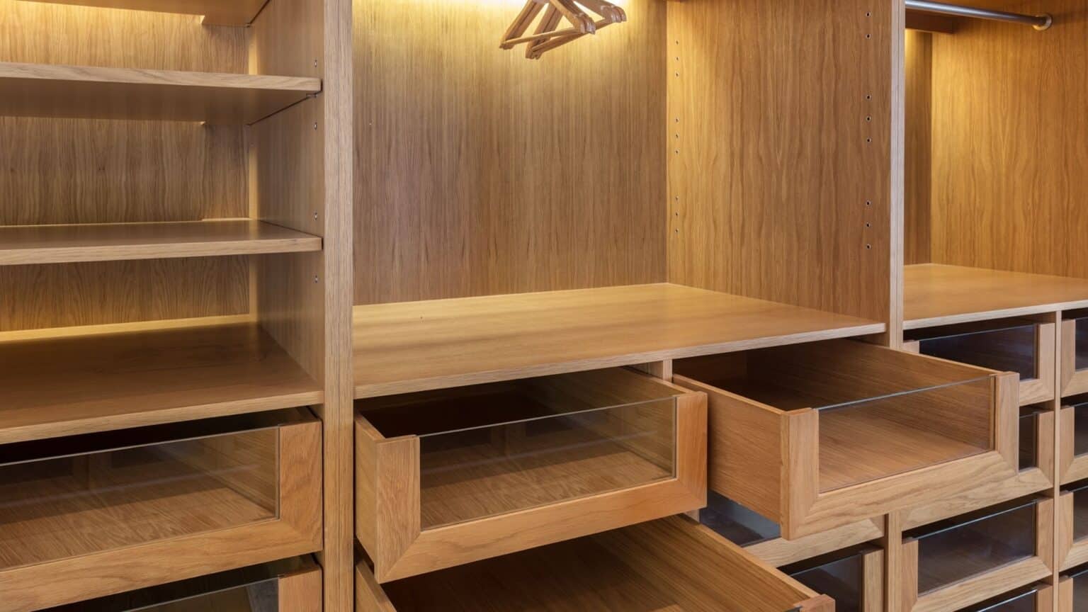 12 Fitted Wardrobe Ideas For Small Bedroom | Innovative Designs